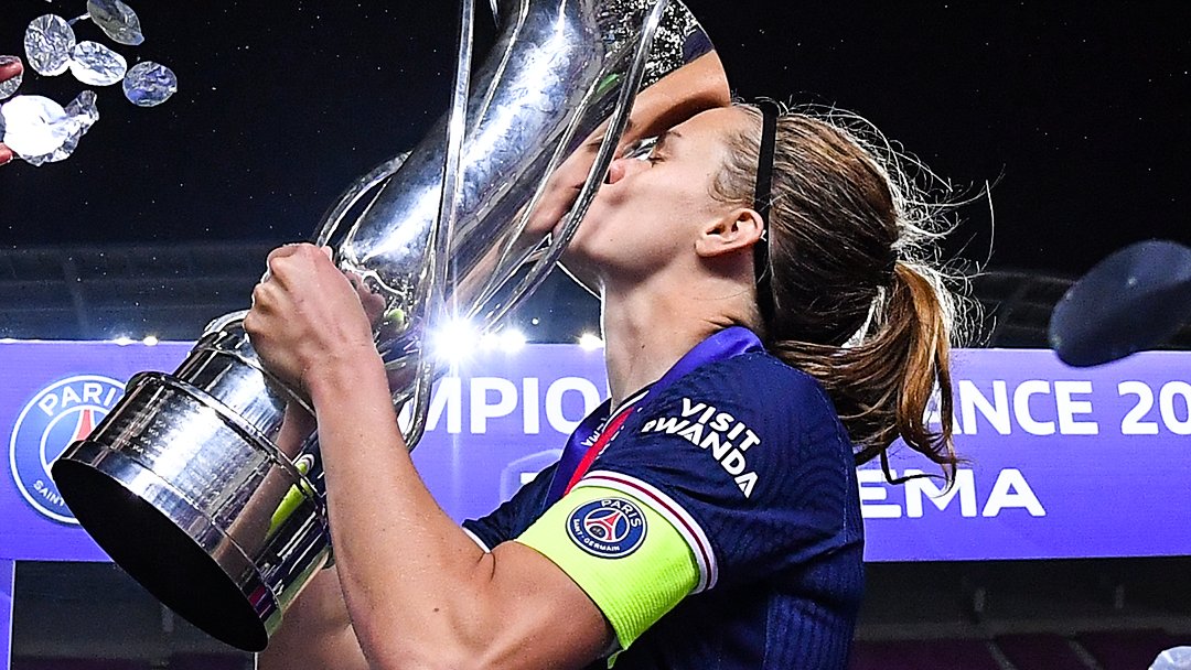 PSG ends Lyon’s reign atop France - Just Women's Sports