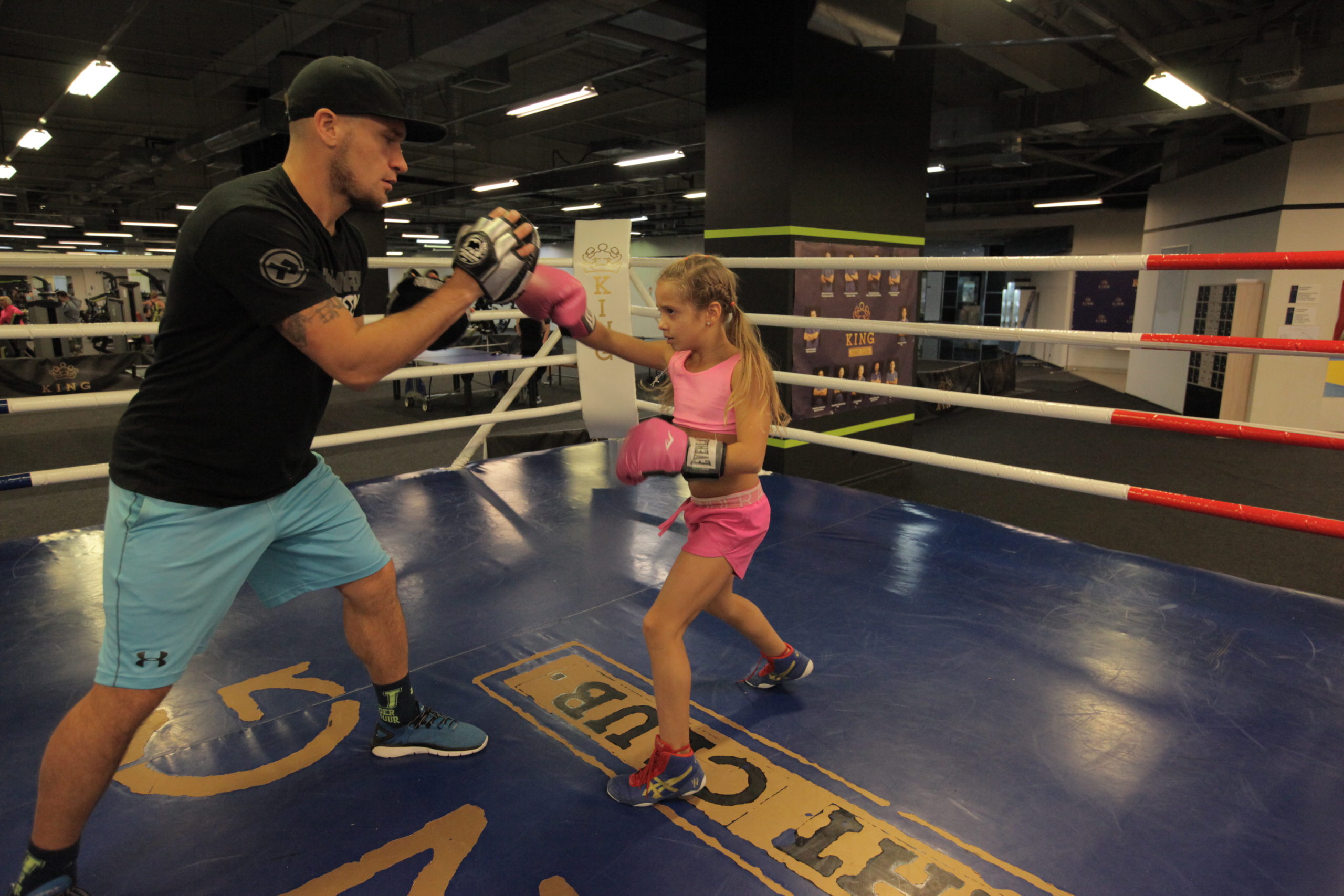 Boxing prodigy goes viral with must-see balancing act - Just Women's Sports