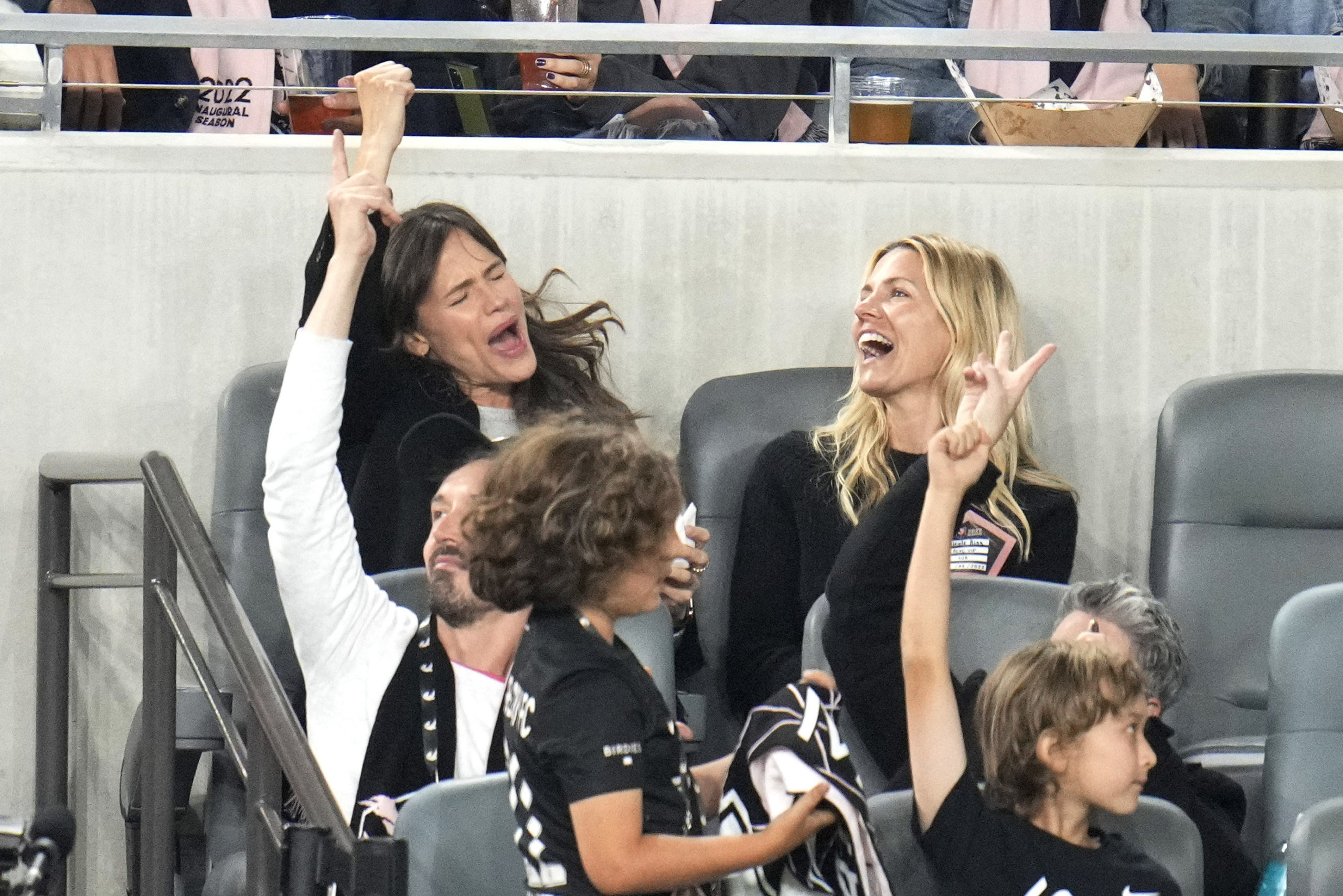 Jennifer Garner, Glennon Doyle escort Christen Press into ACFC game ...