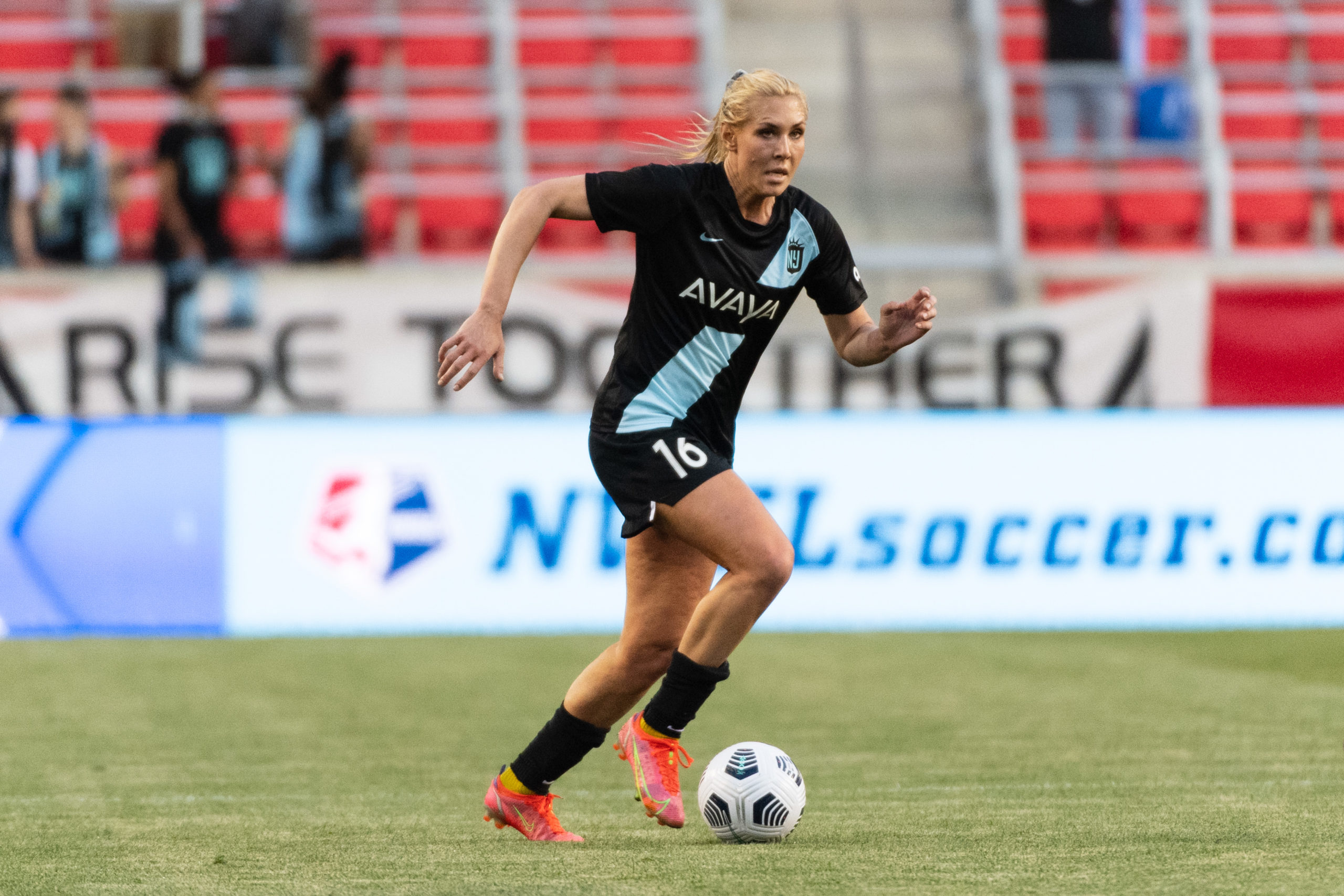 Allie Long’s first goal of the season was one of the best you’ll ever ...