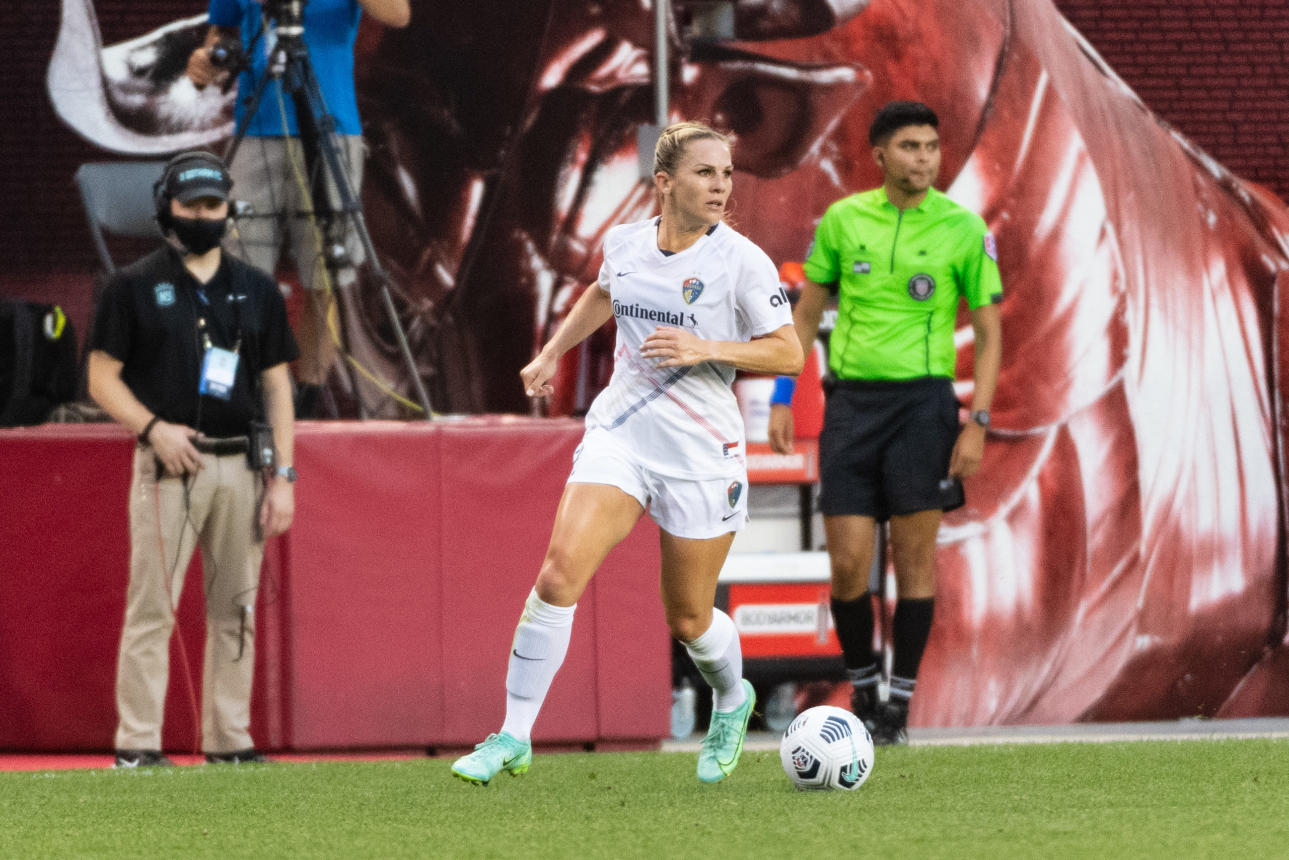 Amy Rodriguez retires from NWSL to become USC soccer coach - Just Women ...