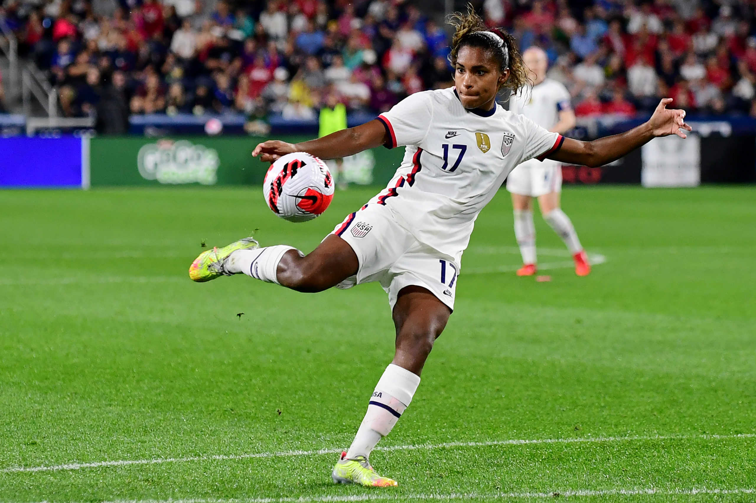 USWNT’s Catarina Macario scored one of the best goals you’ll see this ...