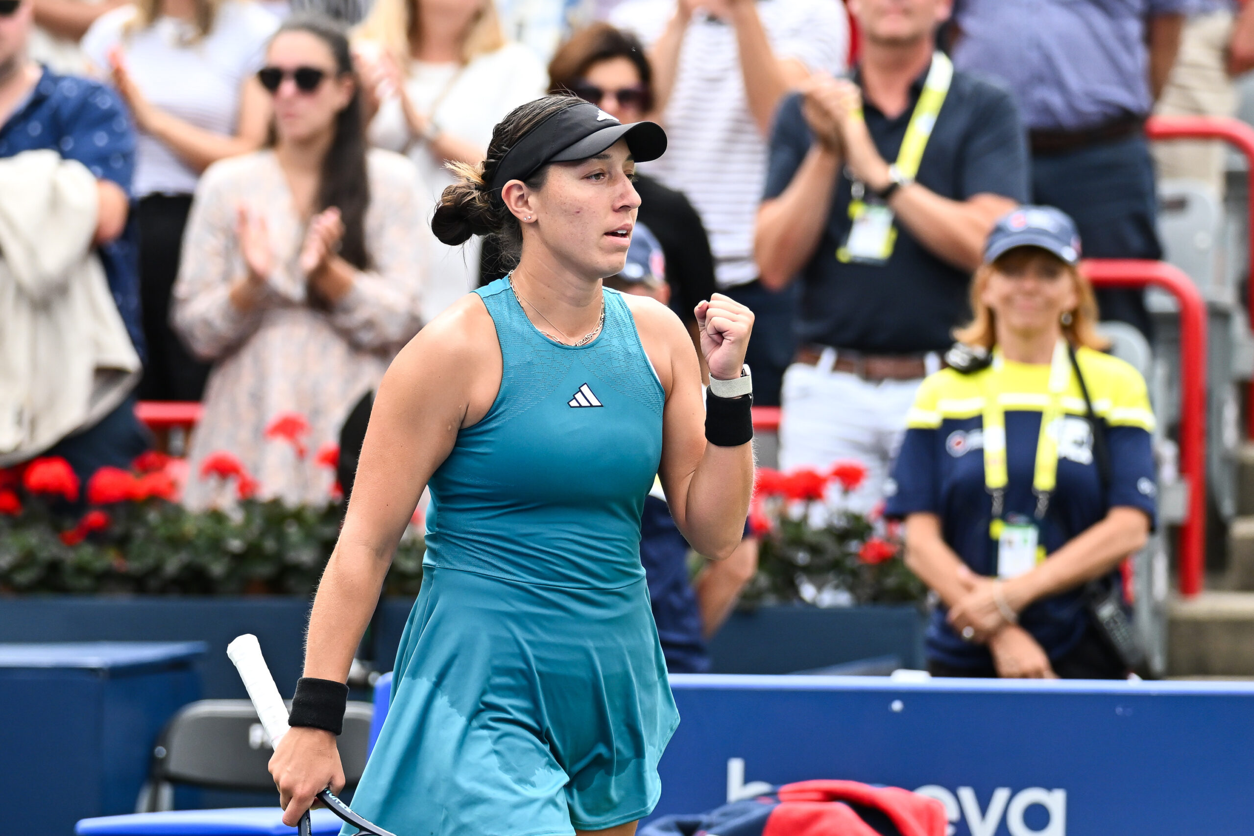 Jessica Pegula reacts to song disrupting point in upset of Iga Swiatek ...