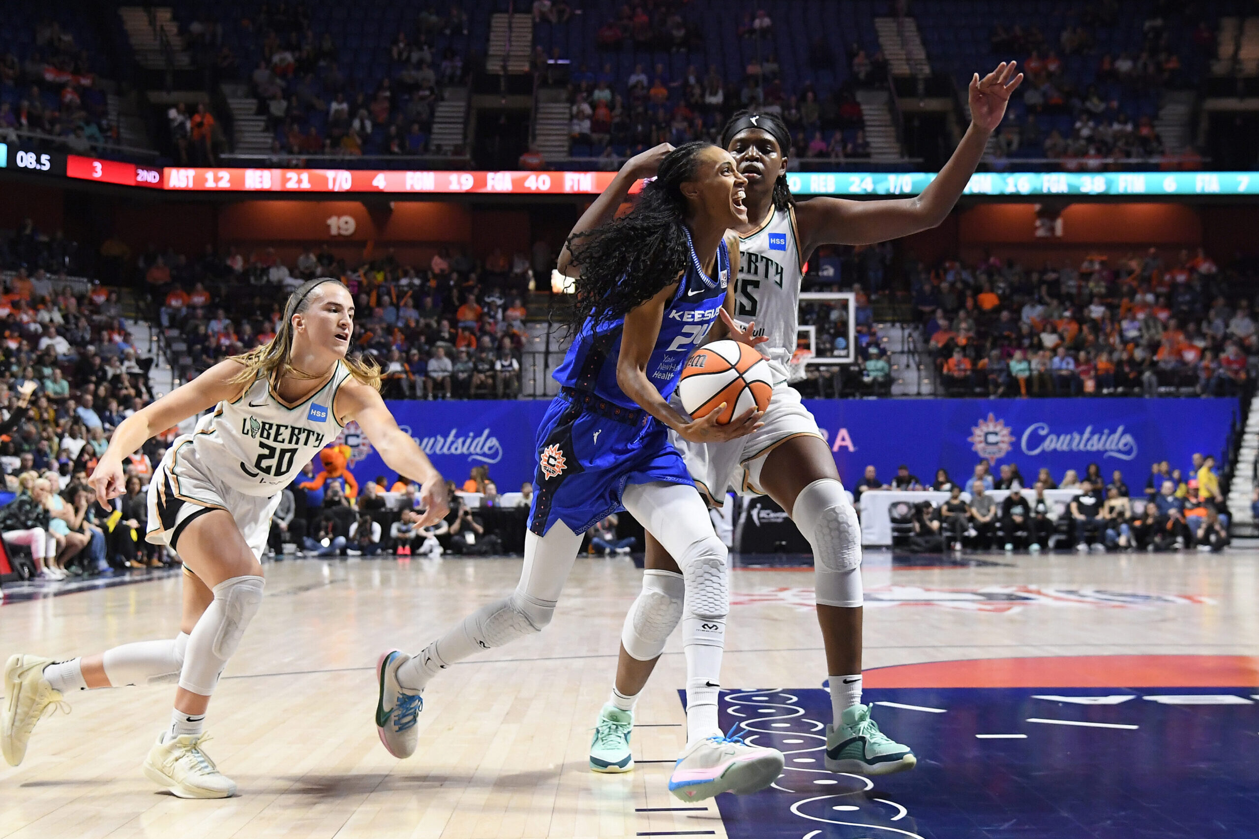 NBA star Kawhi Leonard picks up step-through move from WNBA - Just ...