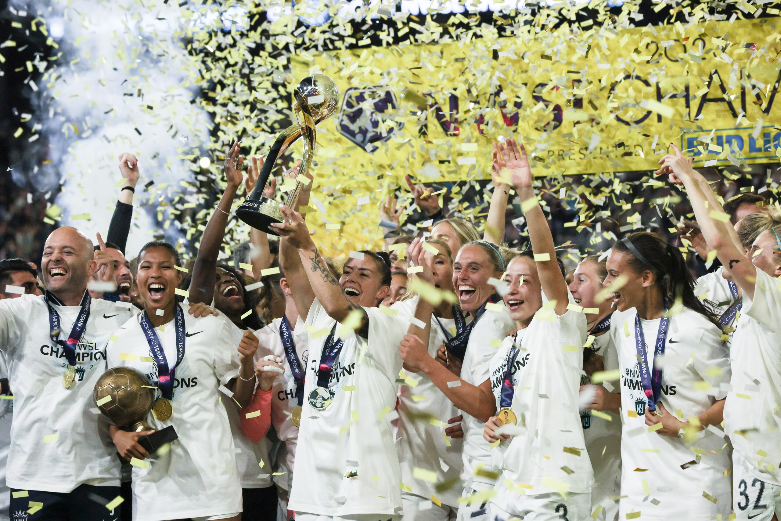 Gotham stars set to ring in New Year with Times Square ball drop - Just ...