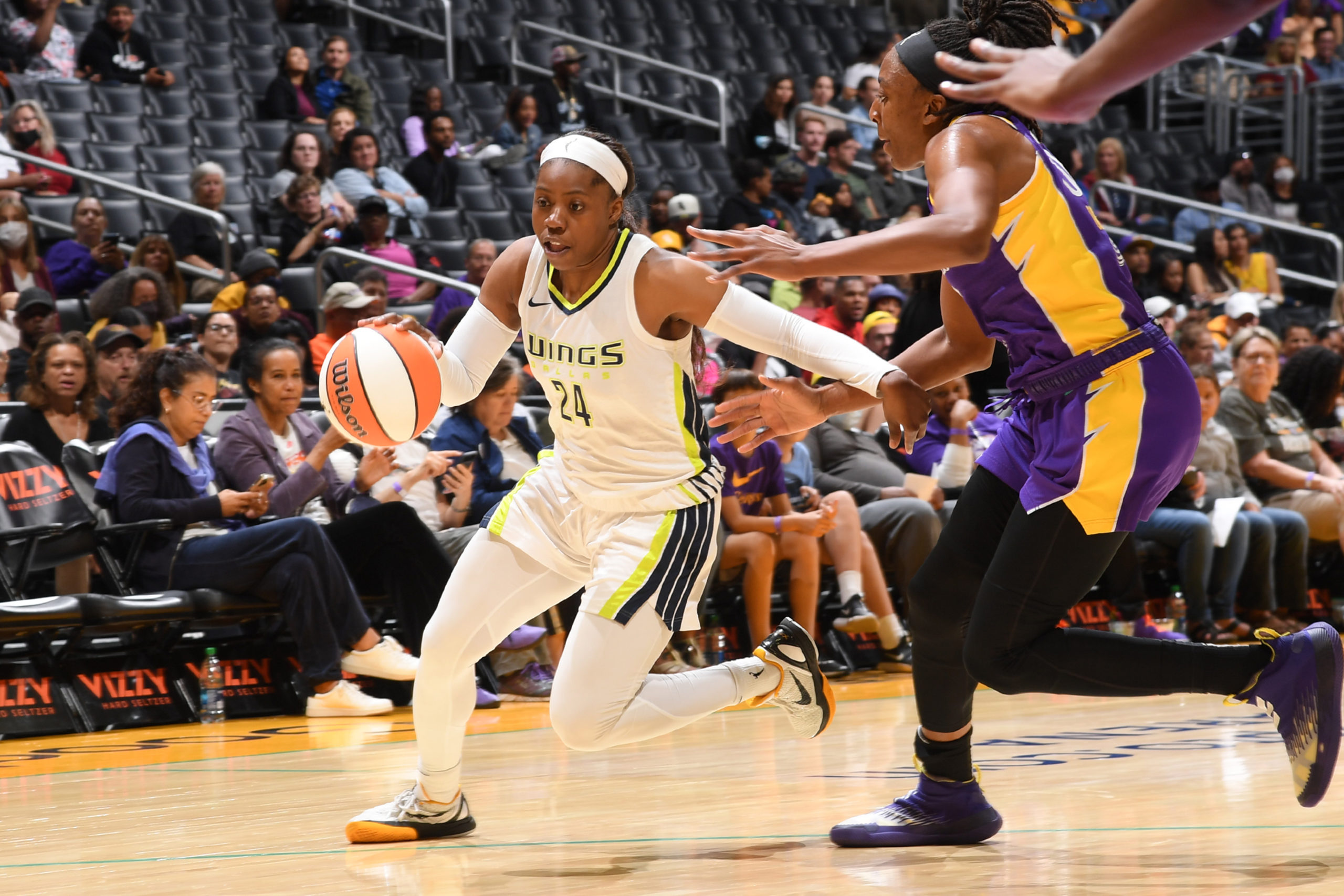 Arike Ogunbowale kicks scorer’s table after pump-fake free throw ...