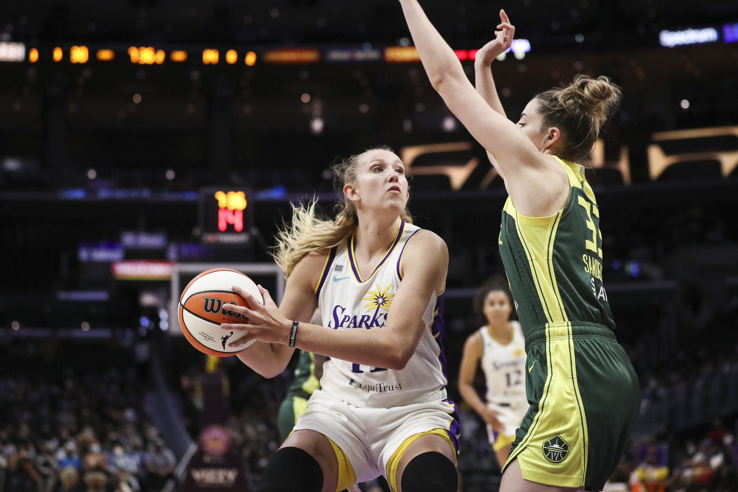 Lauren Cox re-signs with Los Angeles Sparks for 2022 season - Just ...
