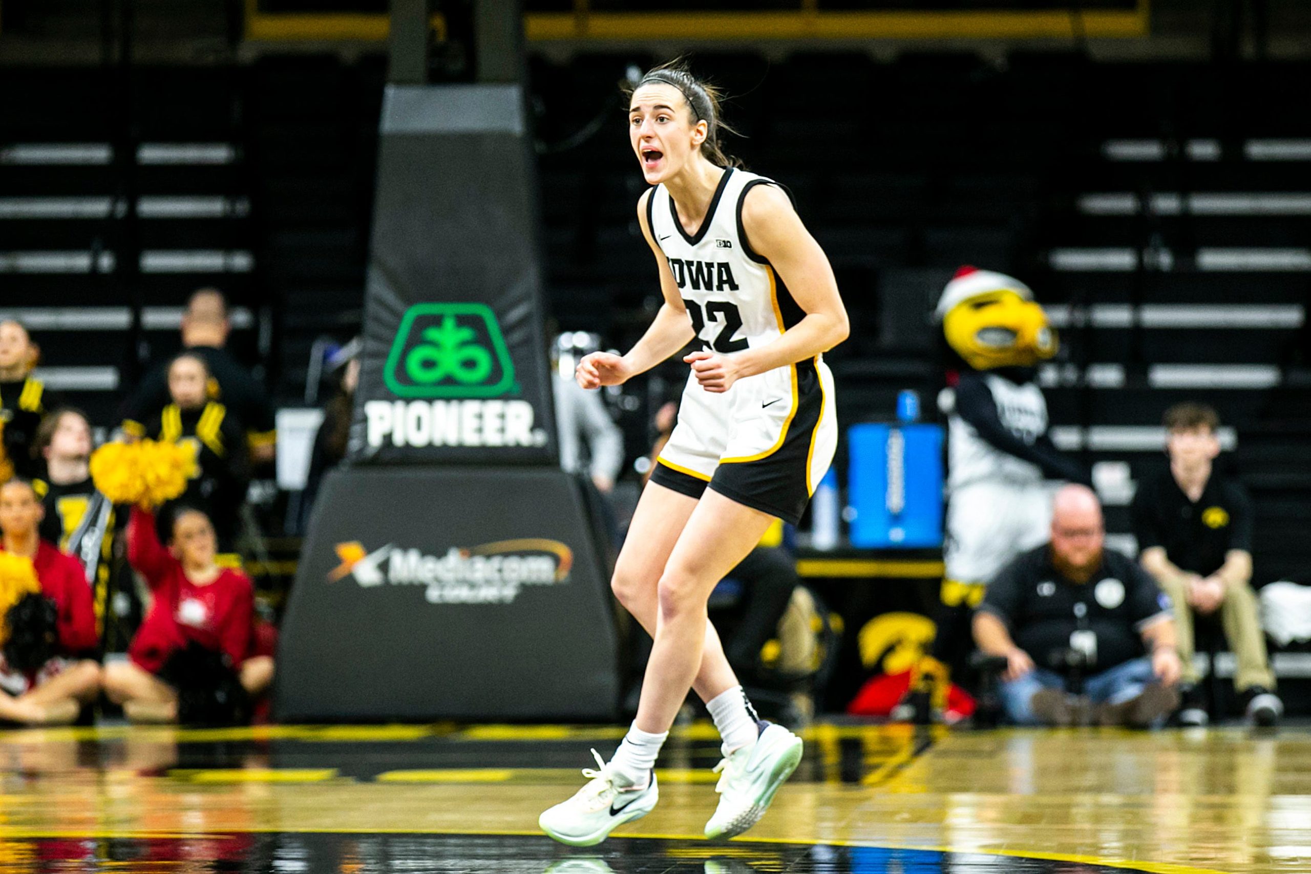 Iowa’s Caitlin Clark scores 32 but fouls out late in narrow loss - Just ...