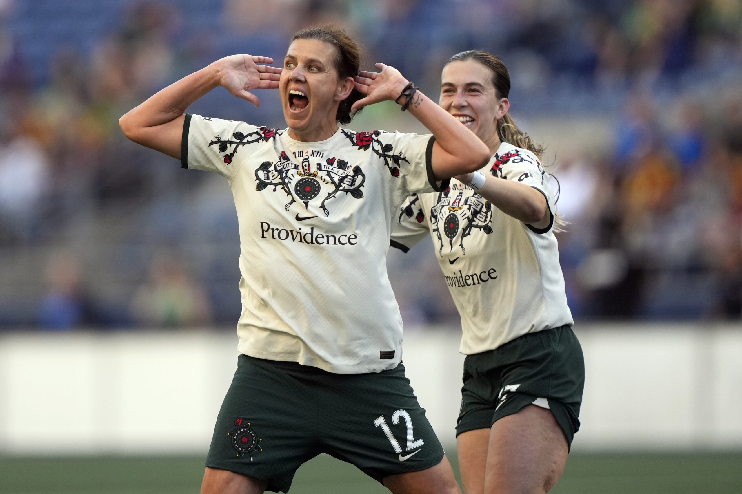 Christine Sinclair re-signs with Portland Thorns on one-year deal ...