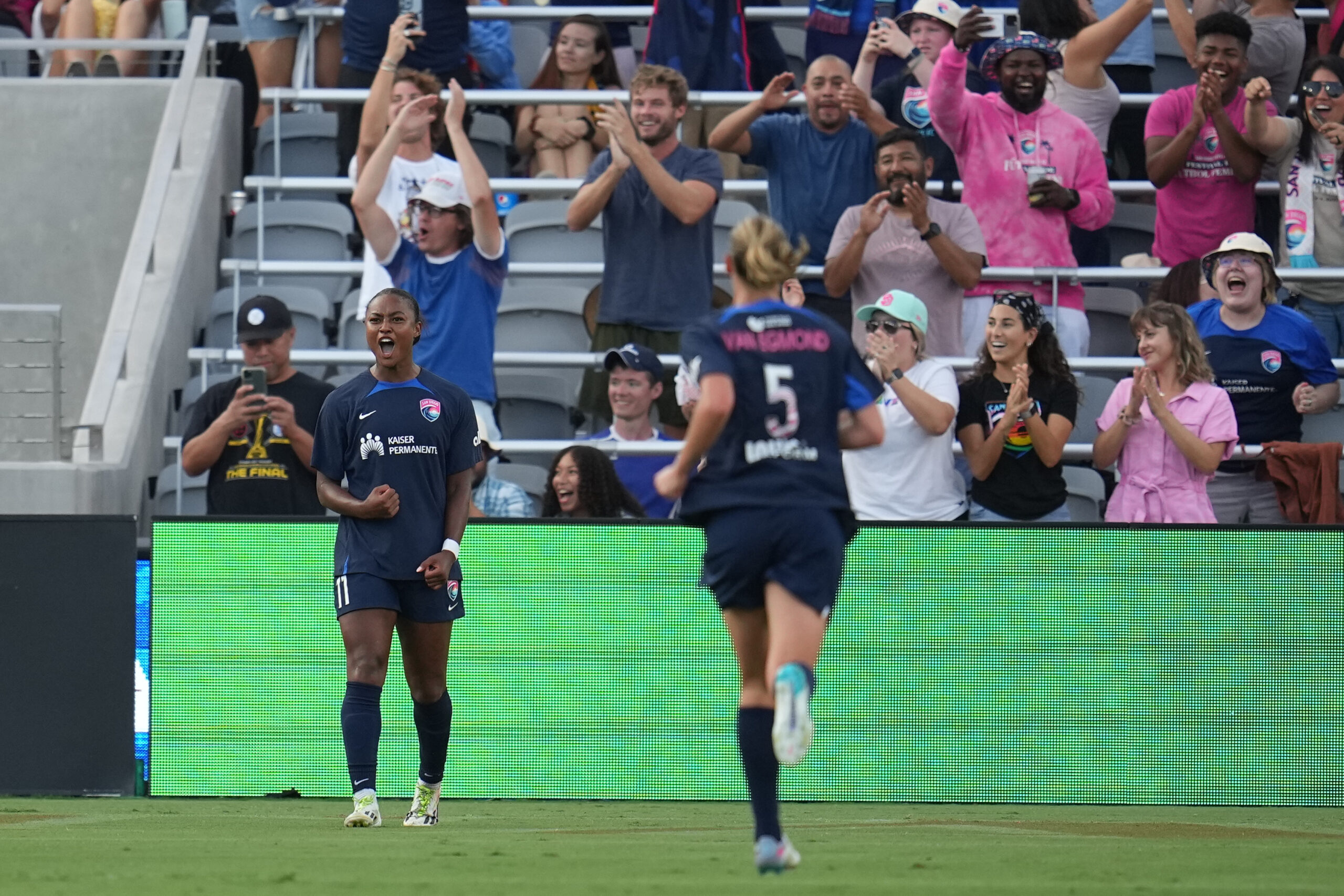 Jaedyn Shaw scores game-winner as Wave surge to top of NWSL table ...