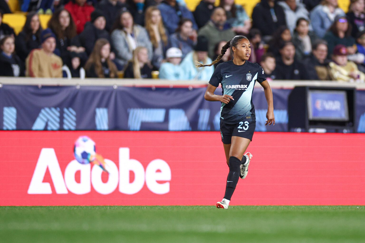 Candace Parker coaches A’ja Wilson from WNBA Finals sideline - Just ...