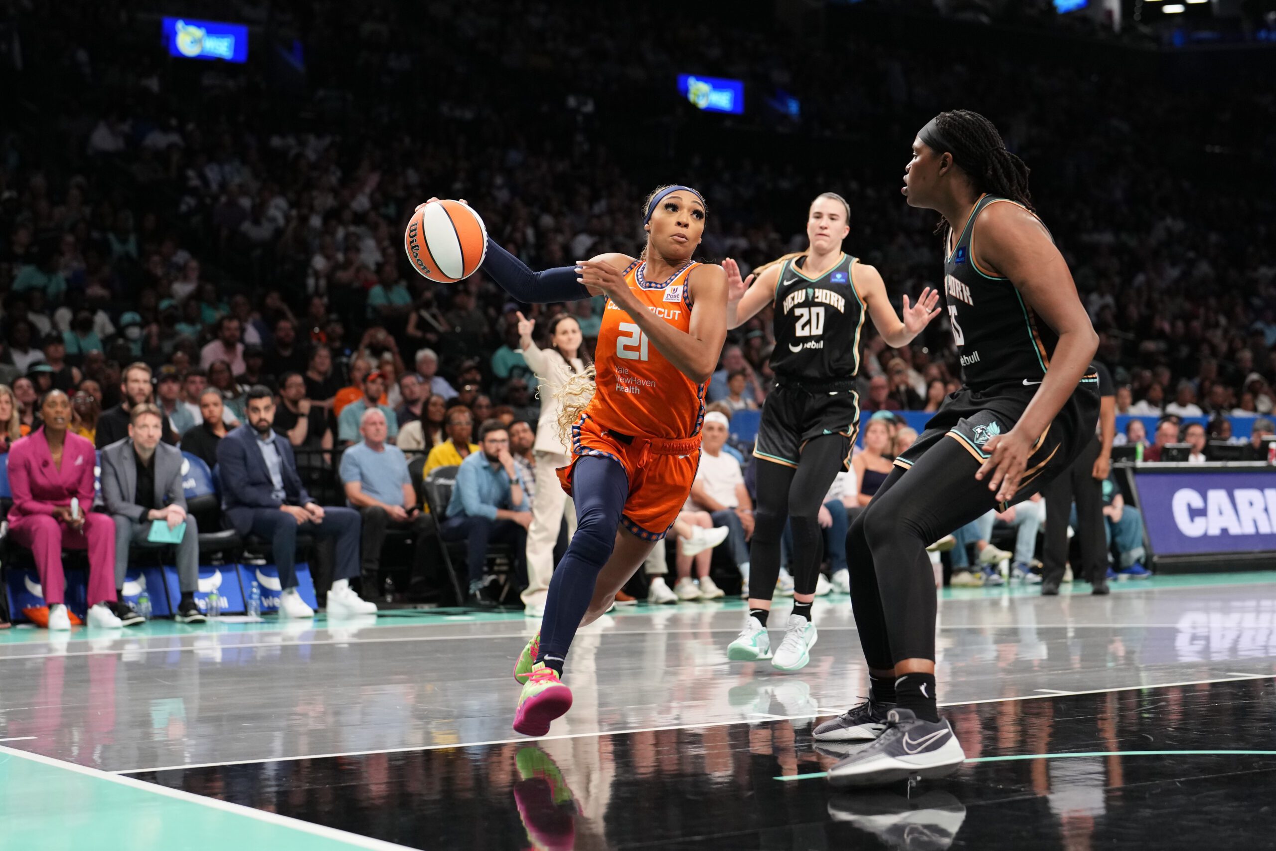 Top WNBA Teams Play in Weekend Race to the Playoffs