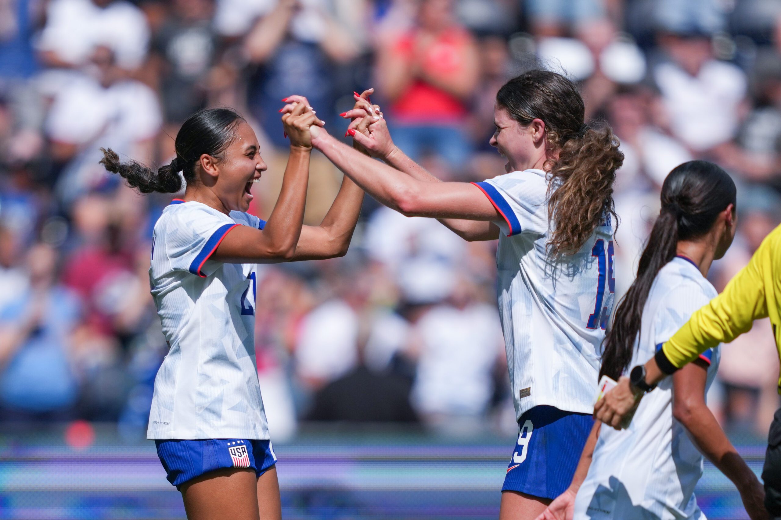 USWNT Tops Ireland 4-0 in Back-to-Back Shutout Wins