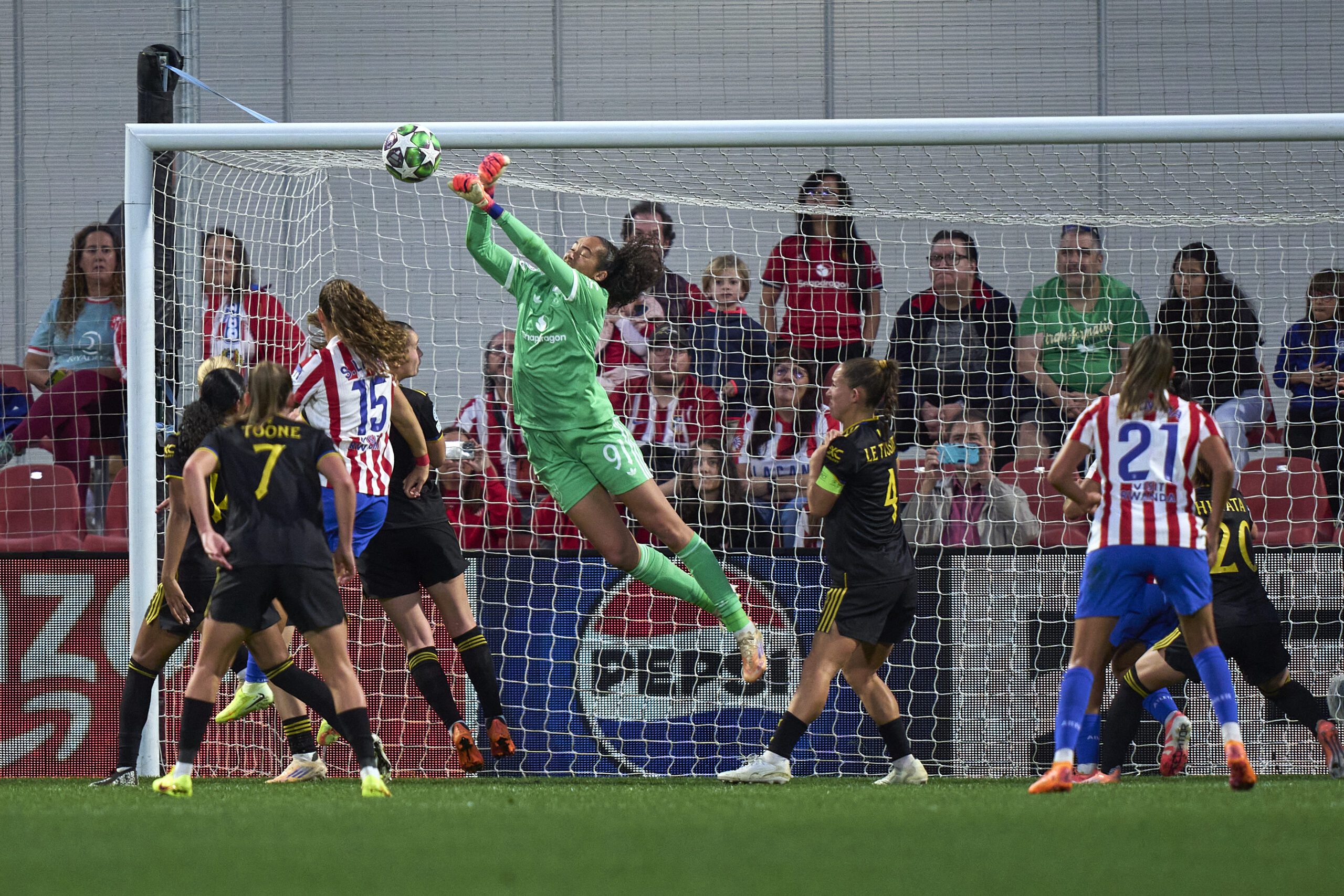 Phallon Tullis-Joyce Keeps Manchester United Perfect in Champions ...